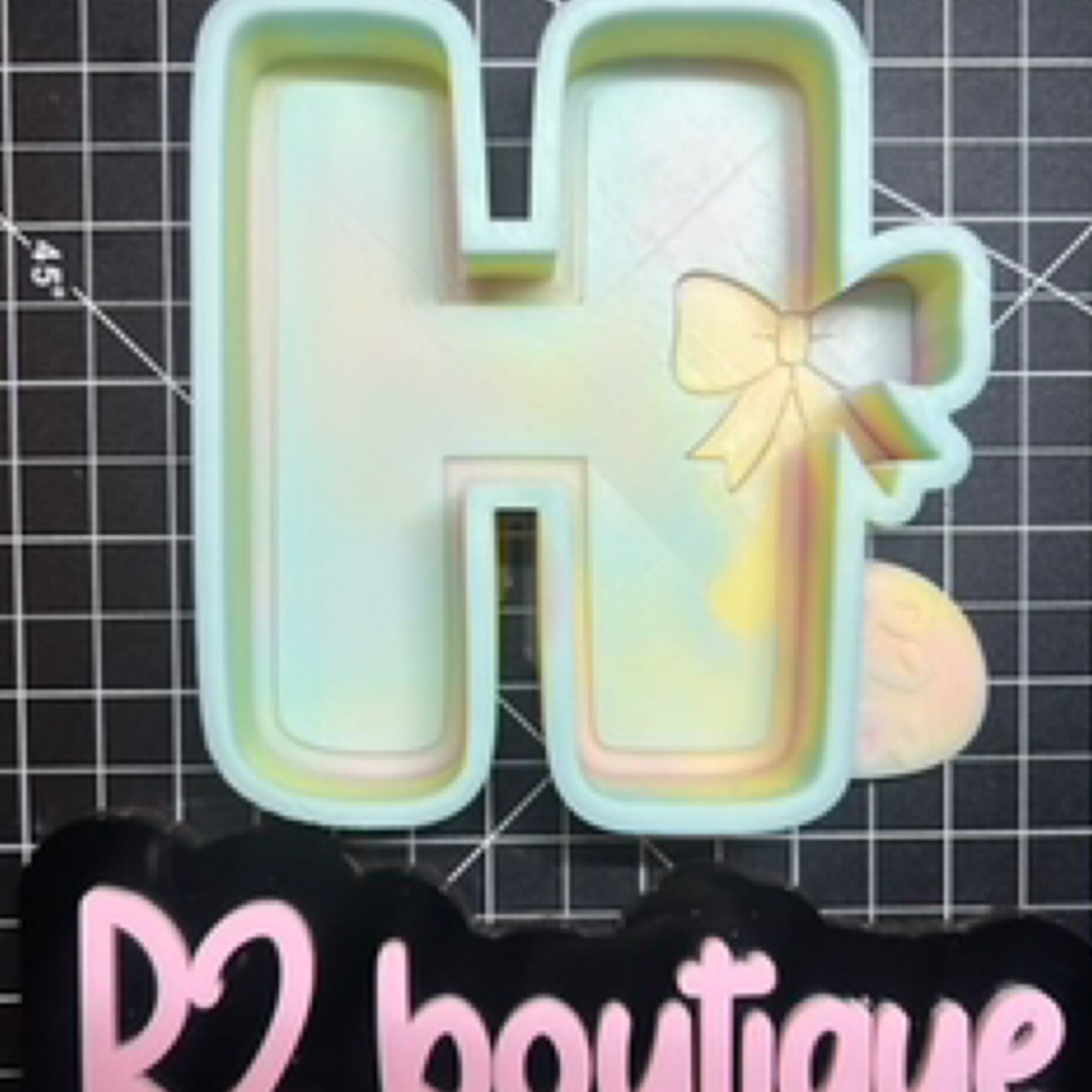 H mold | R2 Boutique