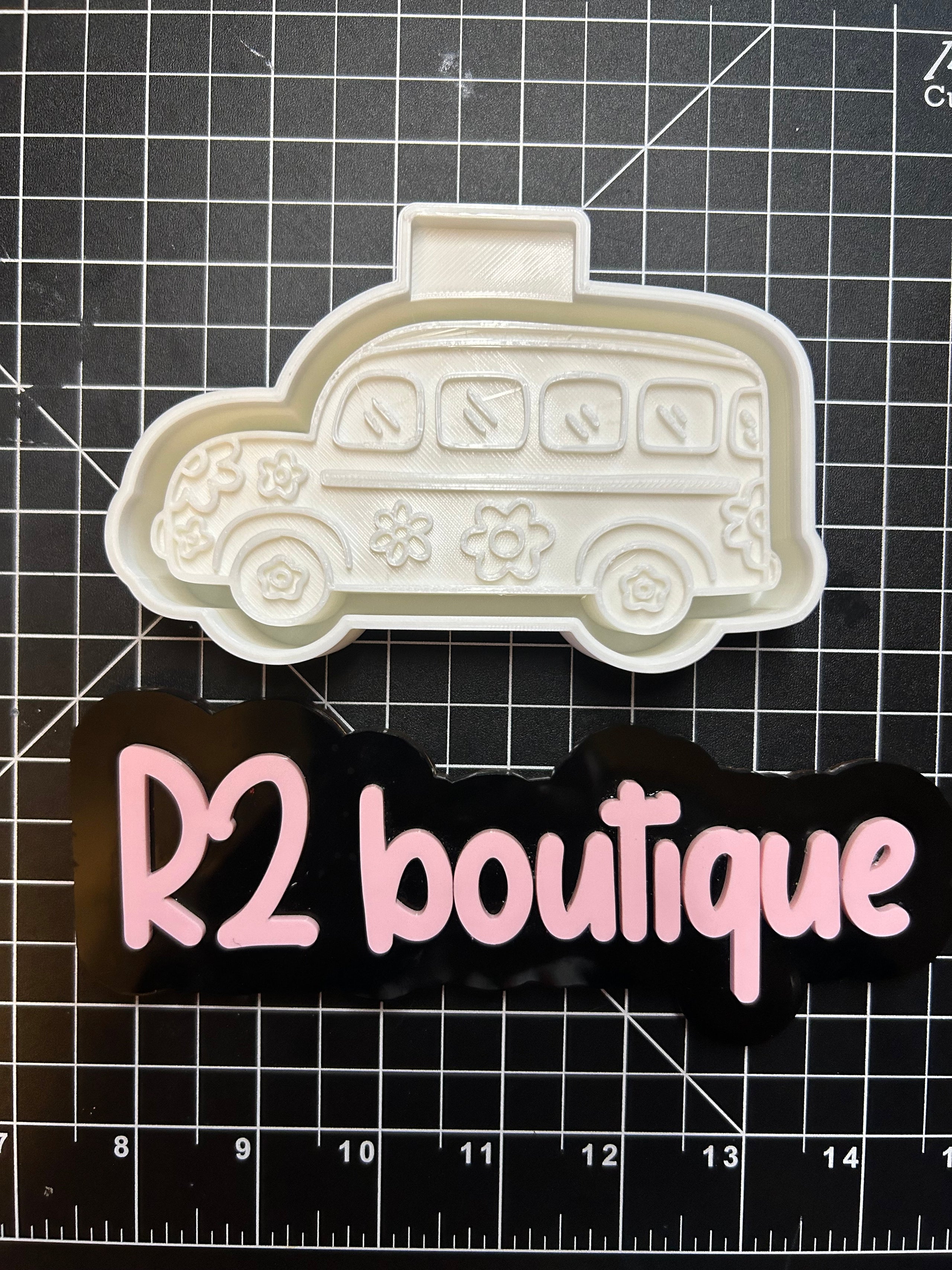 Magic school bus mold | R2 Boutique
