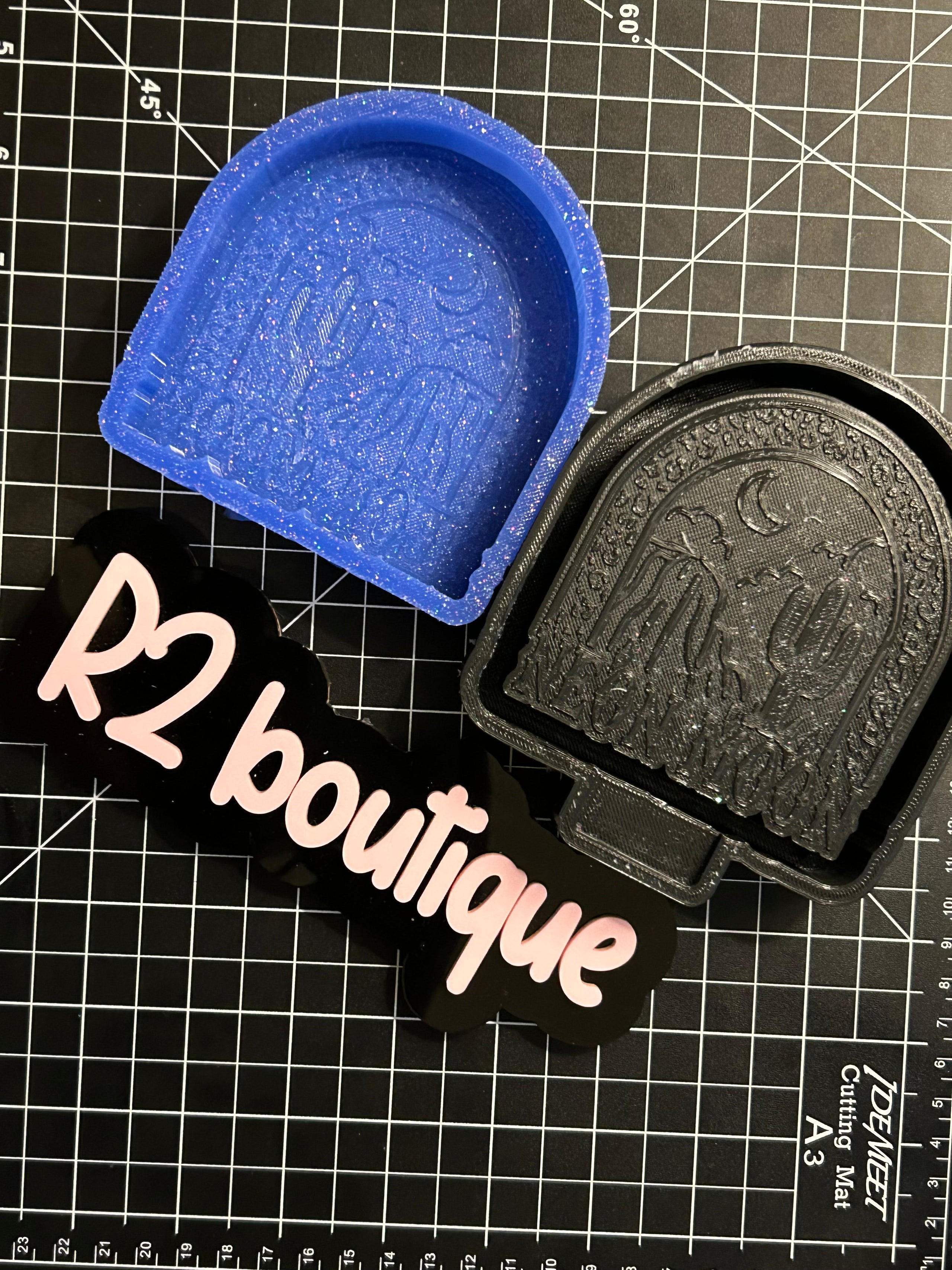 Neon moon mold | R2 Boutique